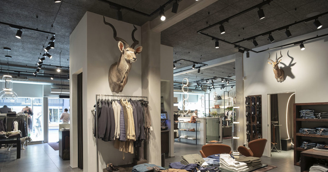 Akustikloft i renoveret modebutik | Troldtekt